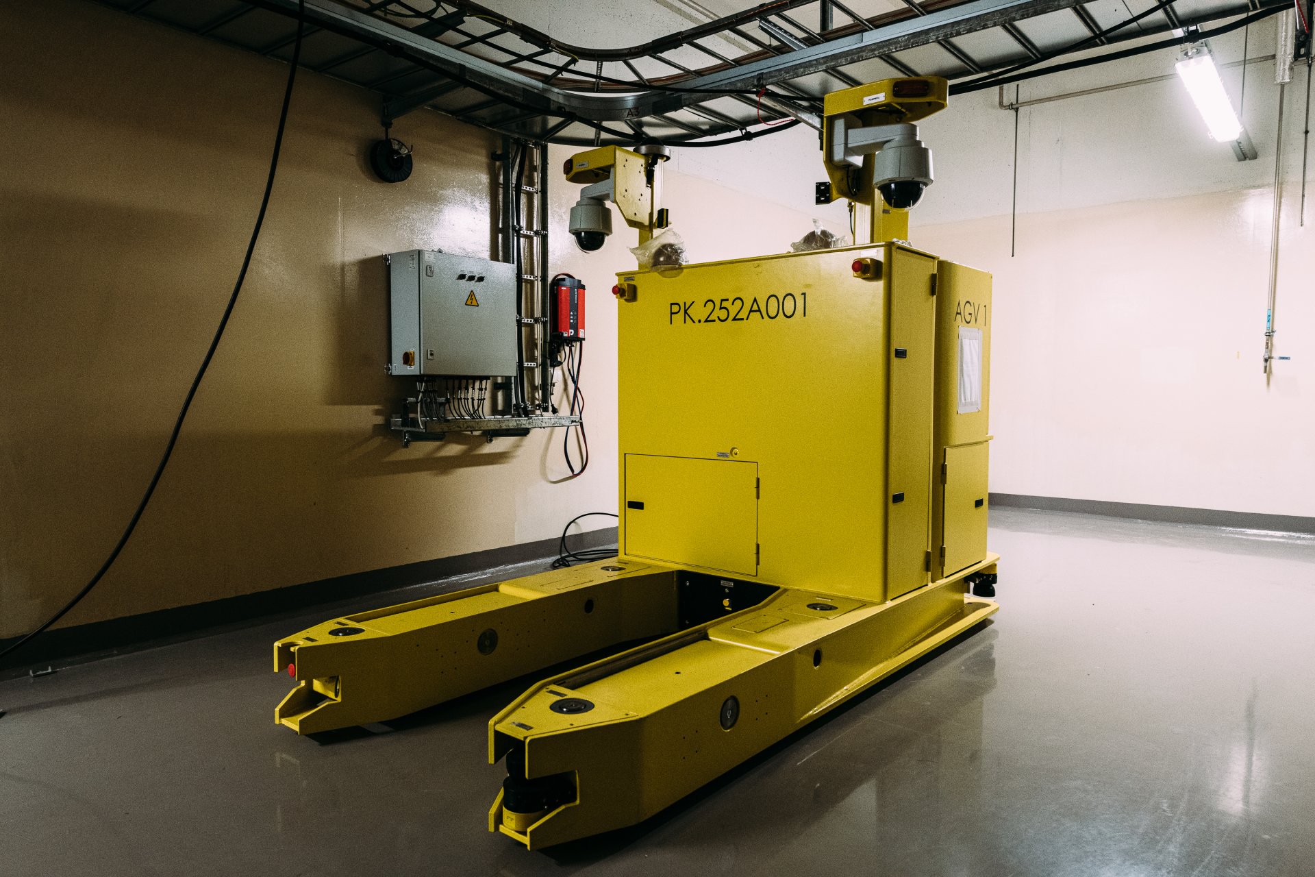 Posiva - Remote-controlled movers operate between canister storages and canister lift